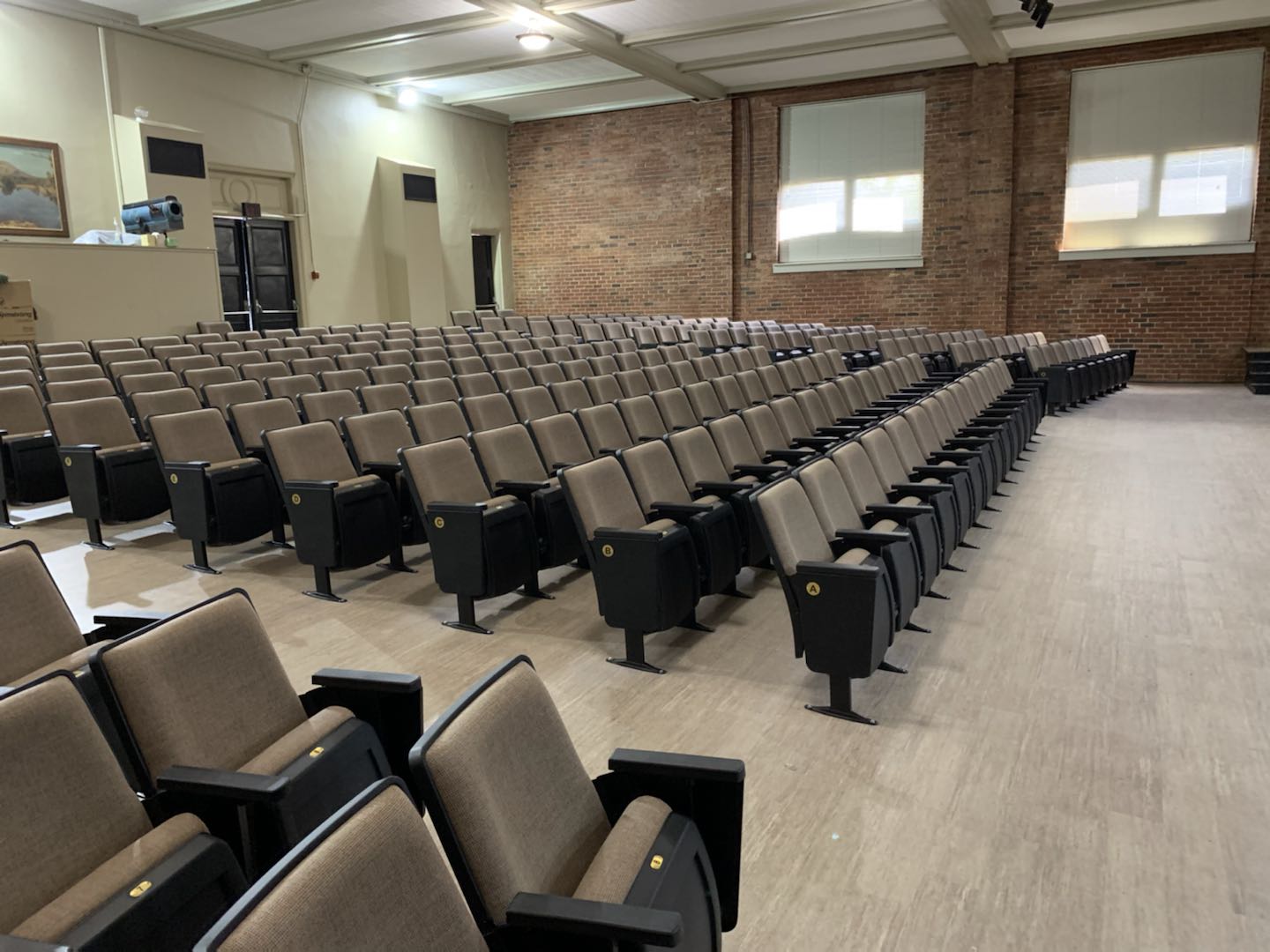 Leadcom Seating - Screendollars