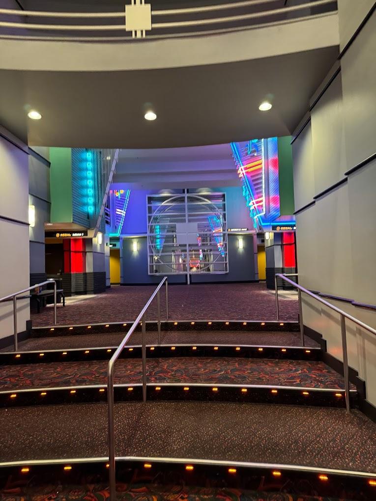 Regal Crossroads - Bellevue - Showtimes & Tickets