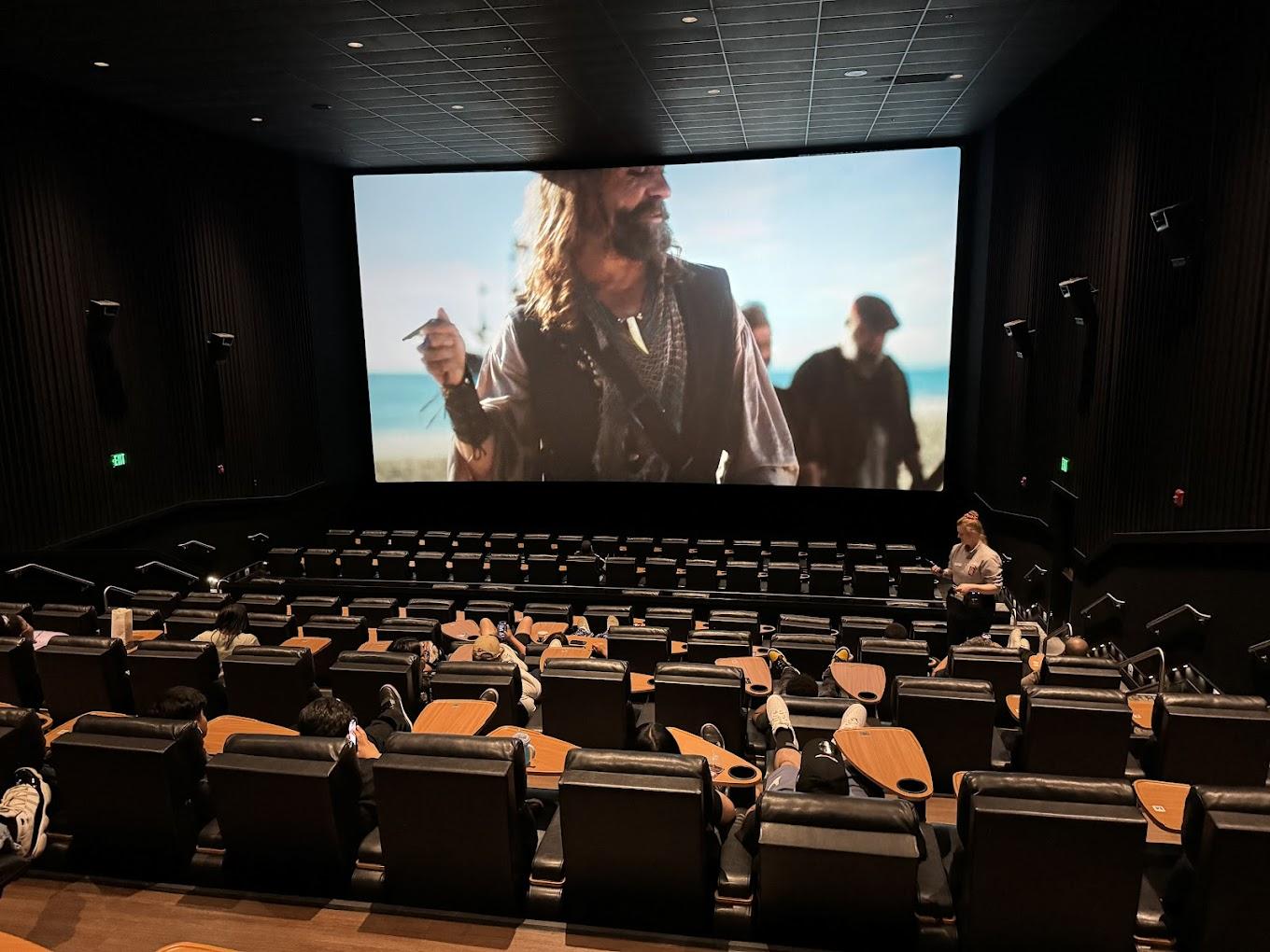 Regal Cinebarre Palace Station - Showtimes & Tickets