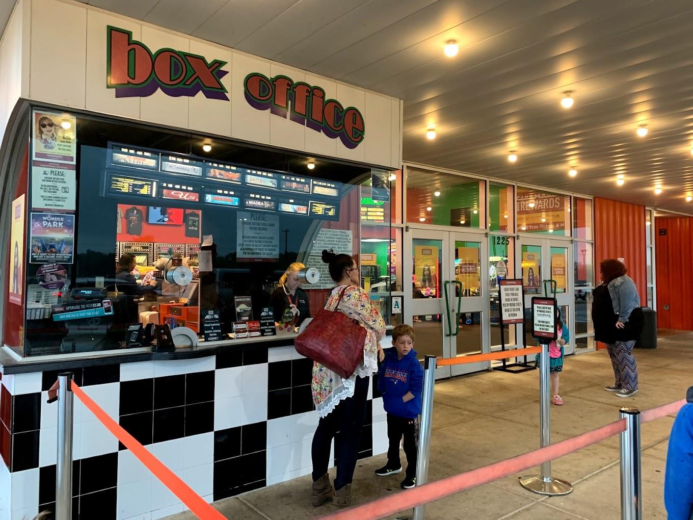 Cinemark Paris Movies 8 Theatre in Paris - Screendollars