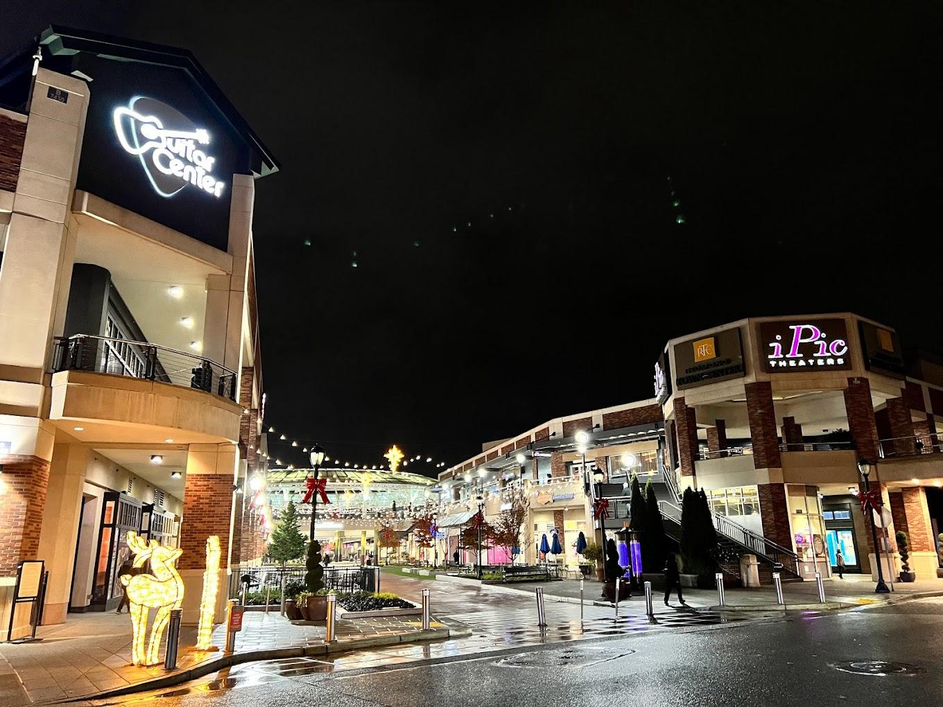 IPIC Redmond - Showtimes & Tickets