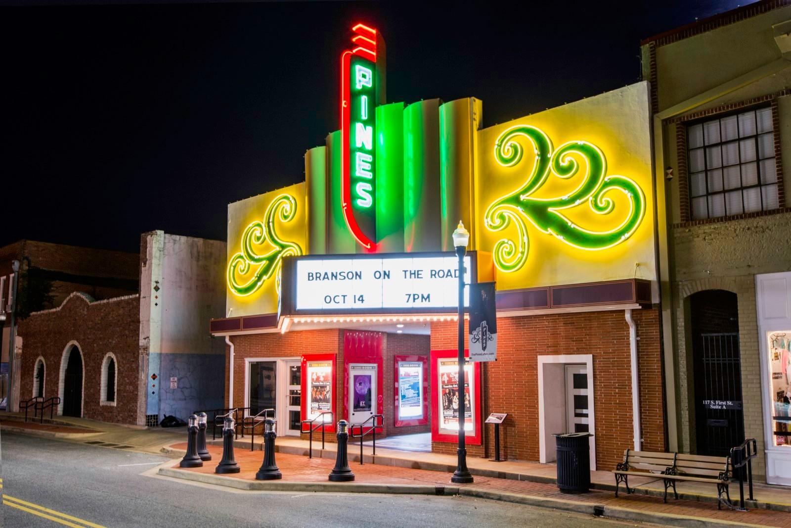 Pines Theatre in Lufkin, TX - Screendollars
