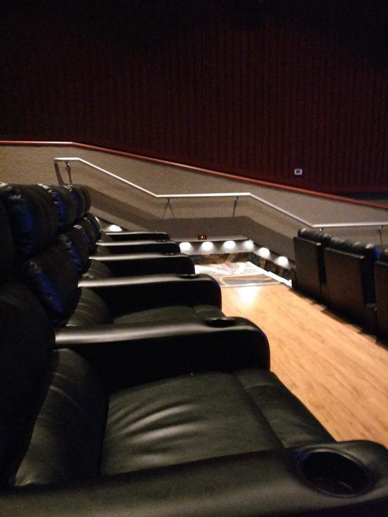 Regal Fox Theater - Showtimes & Tickets