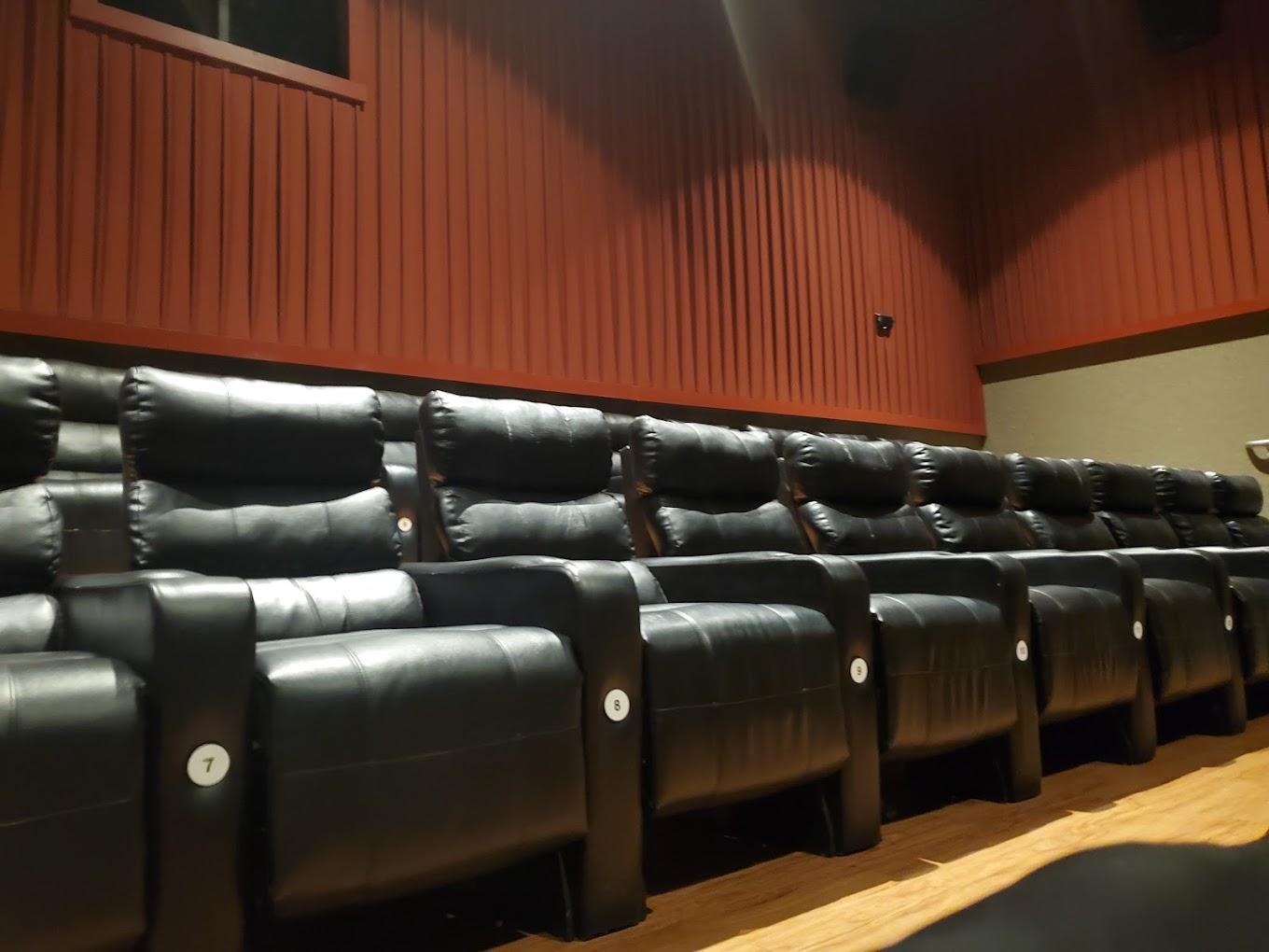 Regal Fox Theater - Showtimes & Tickets