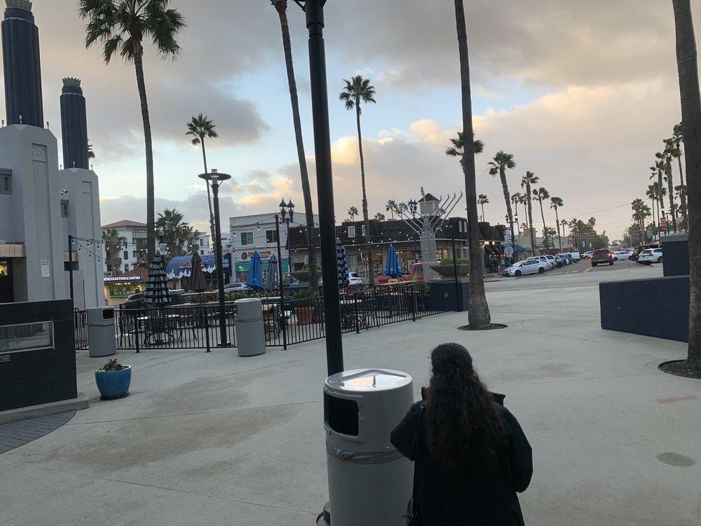 Regal Oceanside Theatre - Showtimes & Tickets