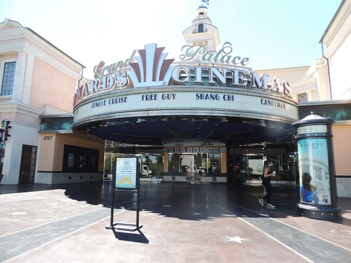 Regency Calabasas Commons Theatre - Showtimes & Tickets