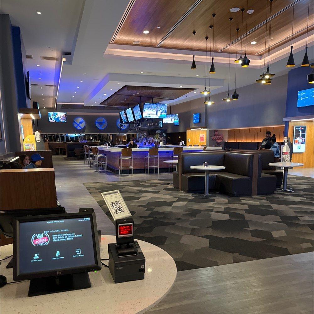 Studio Movie Grill Lincoln Square - Showtimes & Tickets