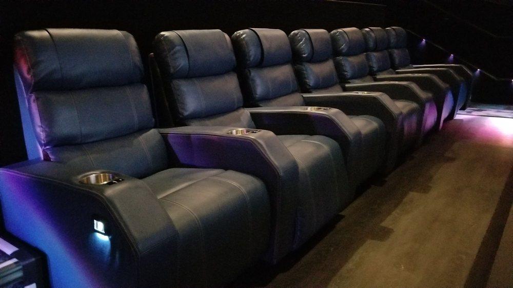 Santa Rosa Roxy Stadium 14 Theatre - Showtimes & Tickets