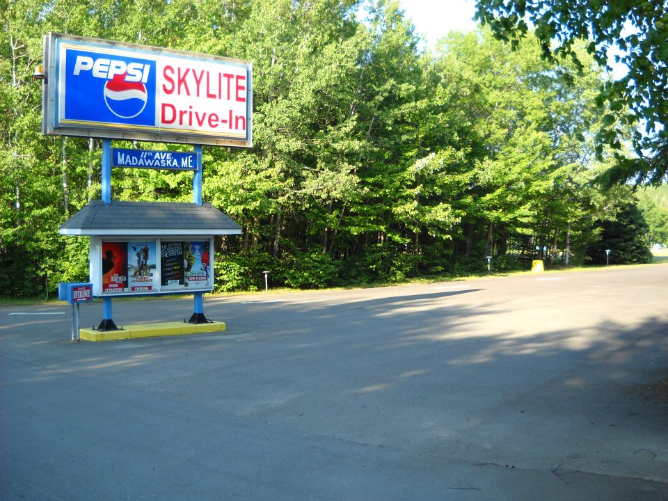Skylite Drive-In in Madawaska, ME - Showtimes - Screendollars