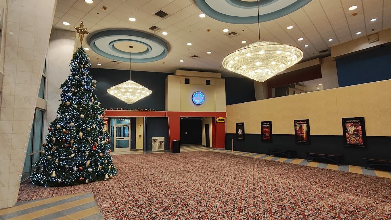 Starlight Lakewood Center Theatres in Lakewood - Showtimes & Tickets