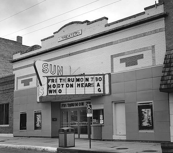 Sun Theatre in Holdrege, NE - Screendollars