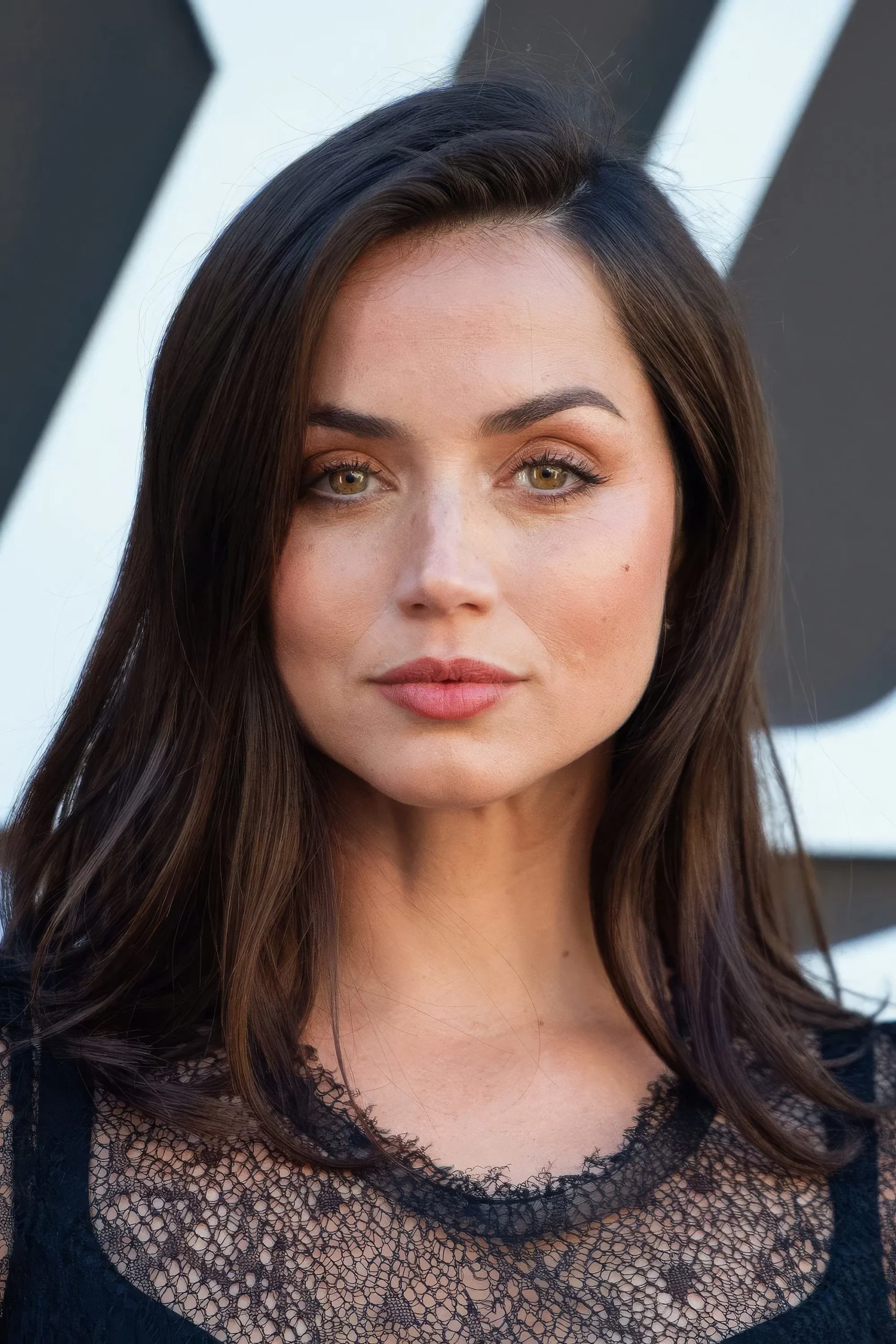 Ana de Armas: Biography, Movies, Net Worth & Photos