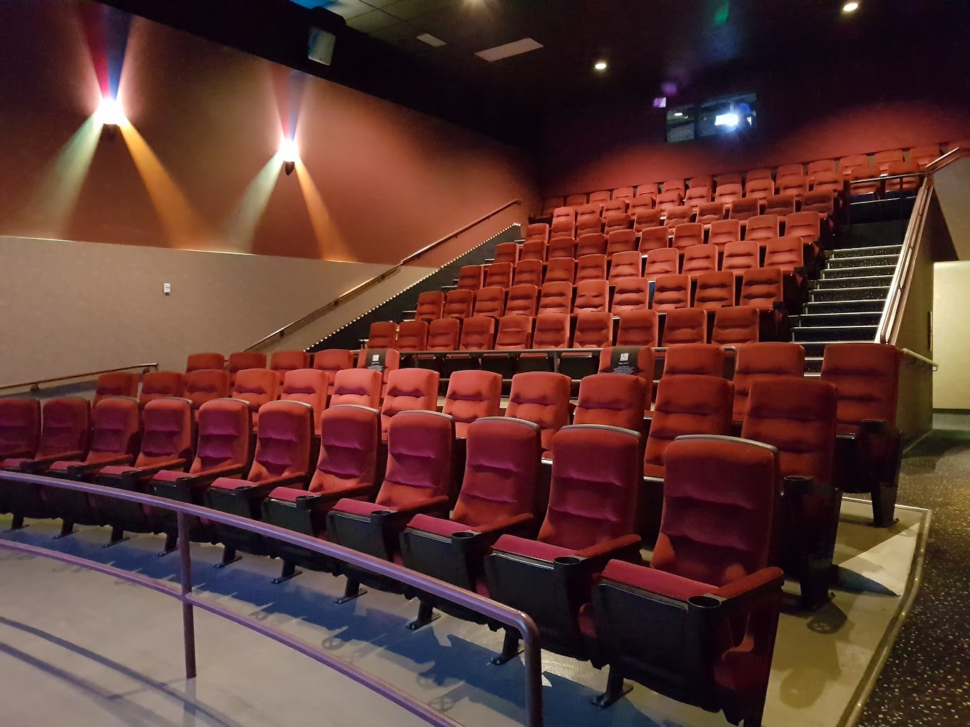 Cinéma Cineplex Forum et VIP in Montreal - Showtimes & Tickets