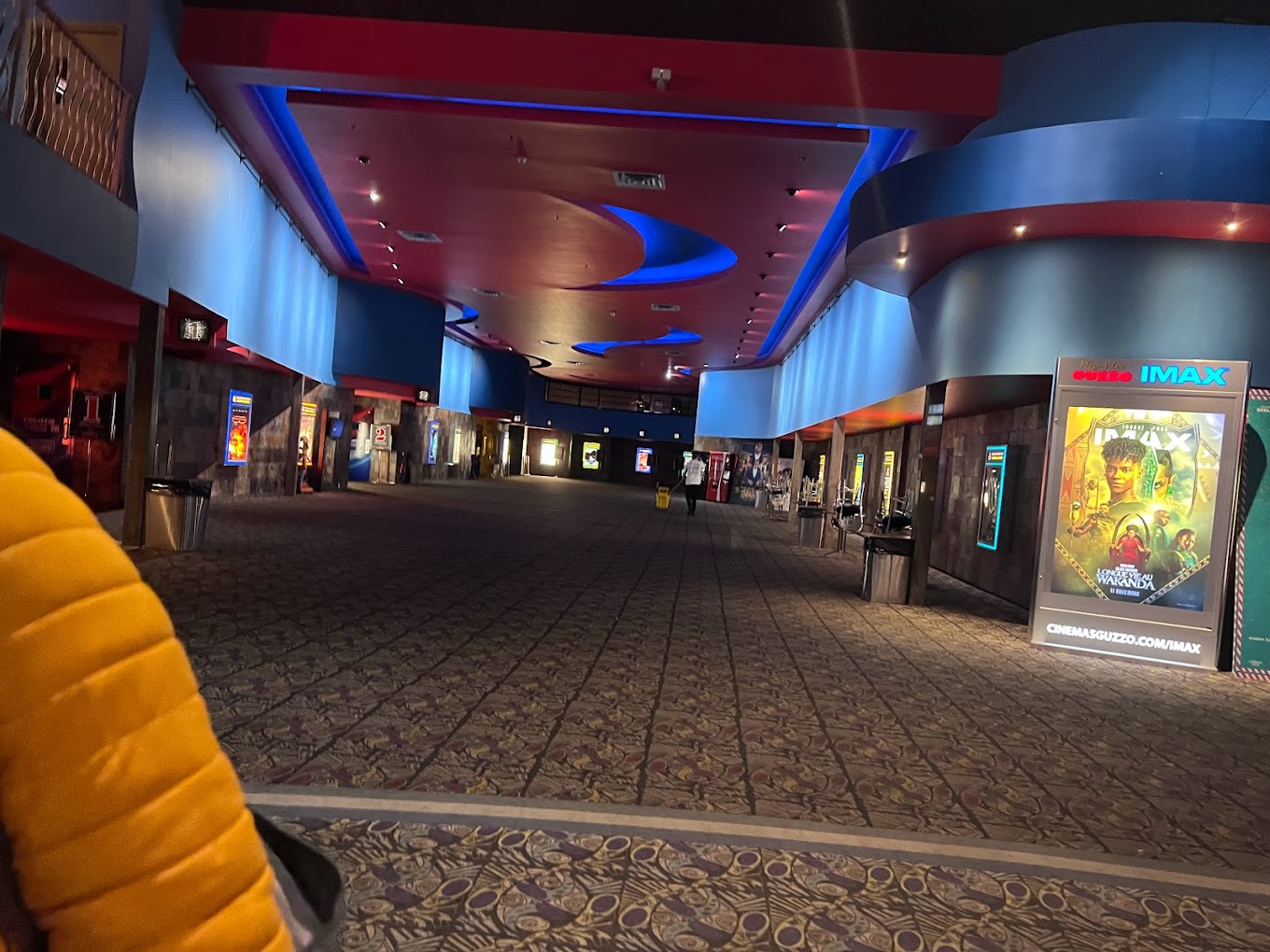 Cinéma Guzzo Méga-Plex Pont-Viau 16 (IMAX) - Showtimes & Tickets