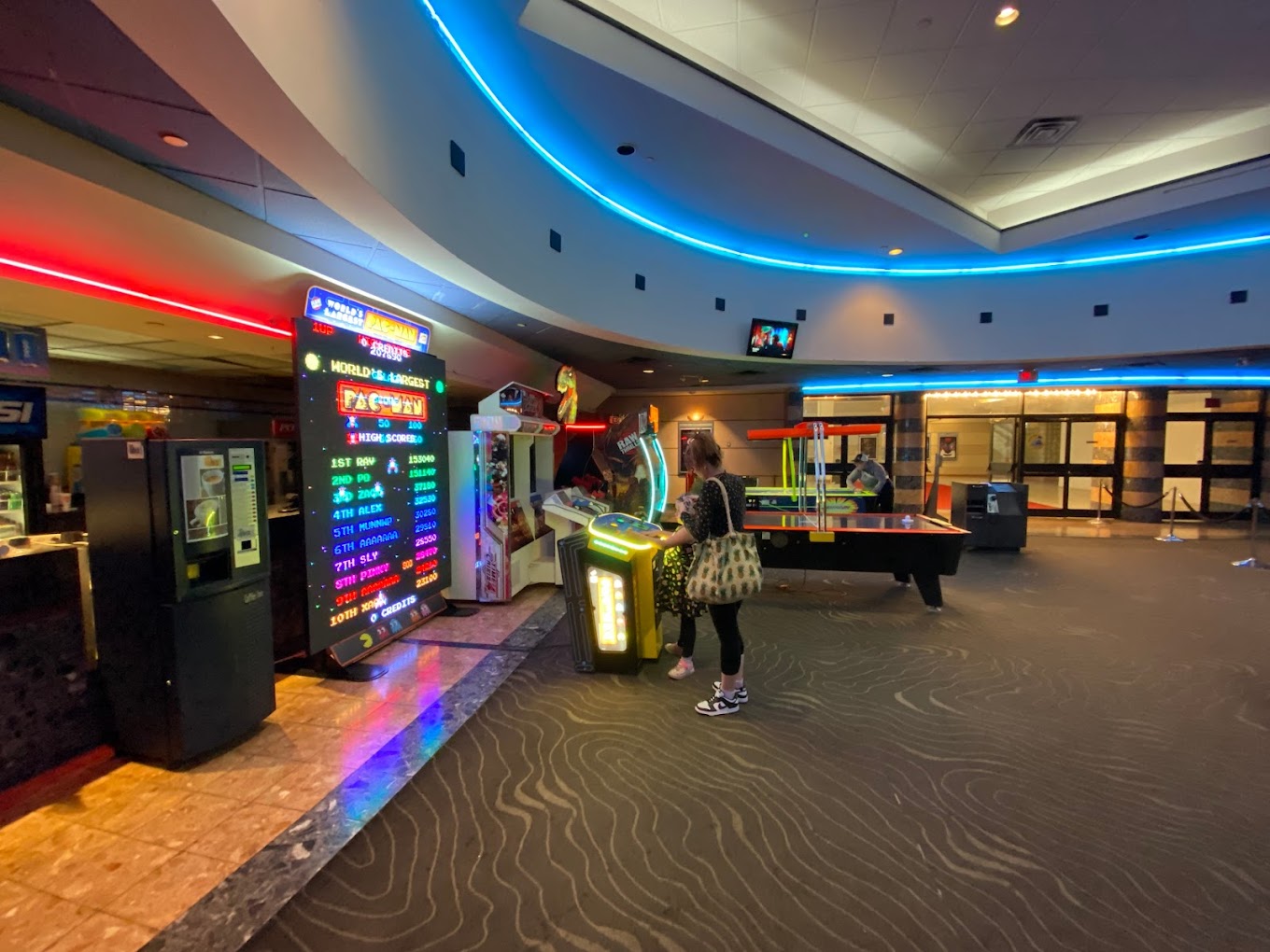 Ciné Starz Côte-Des-Neiges - Showtimes & Tickets