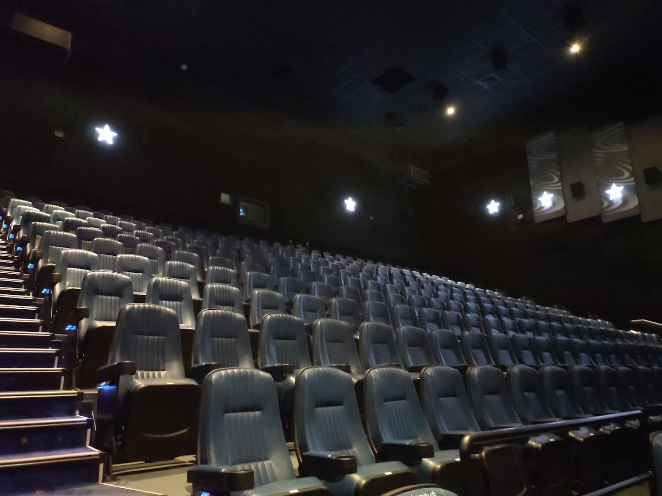 Cinéma Cineplex Odeon Theatre in Beauport, QC - Showtimes & Tickets