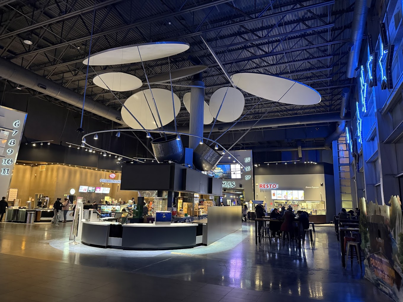 Cinéma Starcité Montréal - Showtimes & Tickets