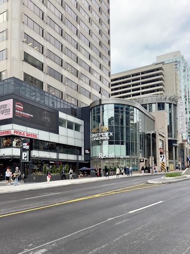 Cineplex Cinemas Yonge-Eglinton and VIP - Showtimes & Tickets