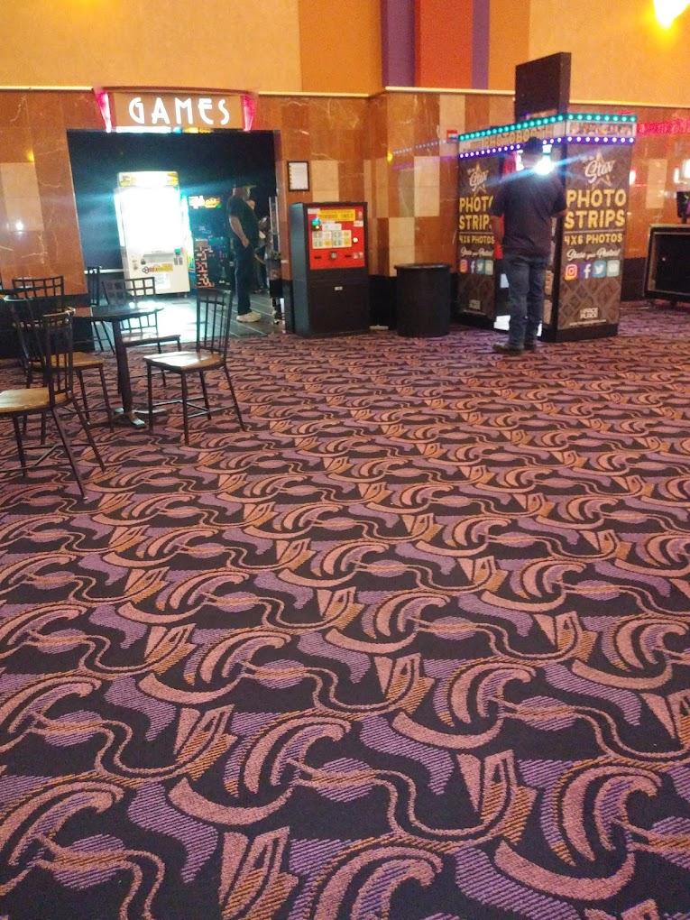 Regal Riverside Plaza Theatre - Showtimes & Tickets