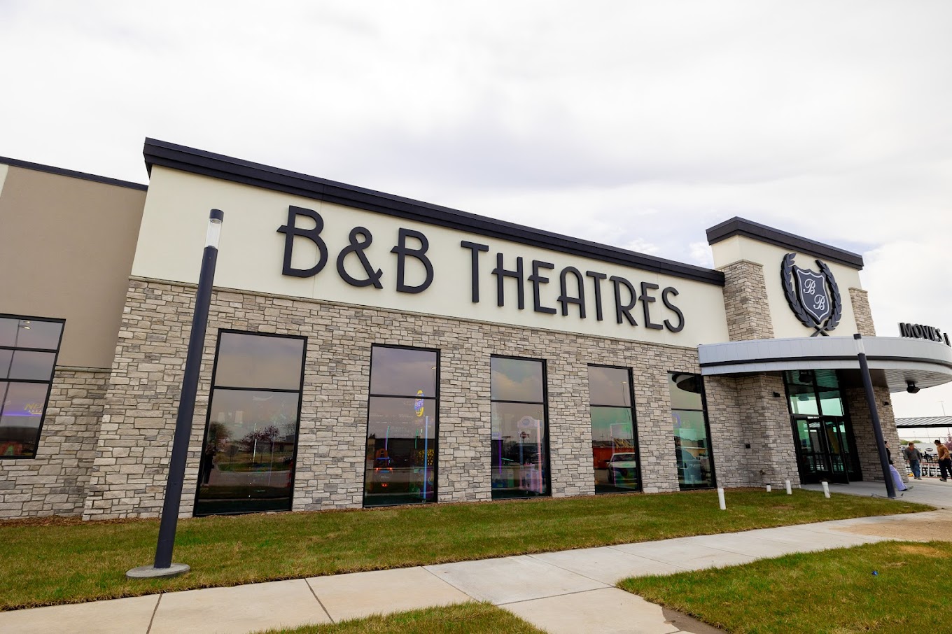 B&B Theatres Grand Island 7 - Showtimes & Tickets